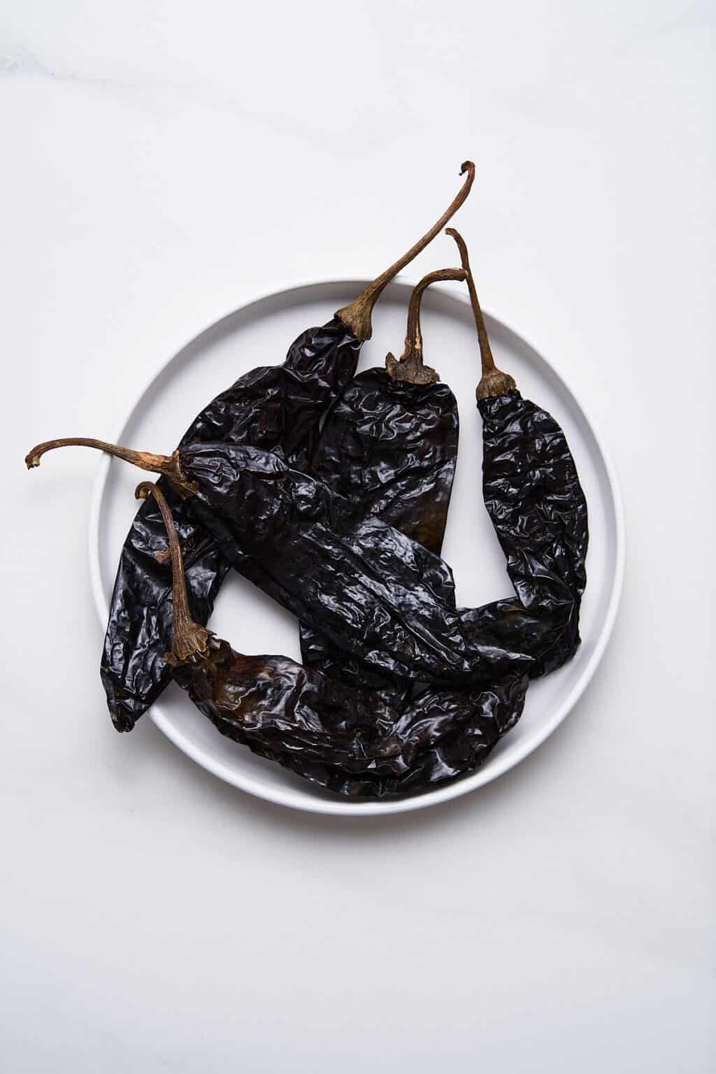 Chile Pasilla Guide (Heat, Flavor, Uses)